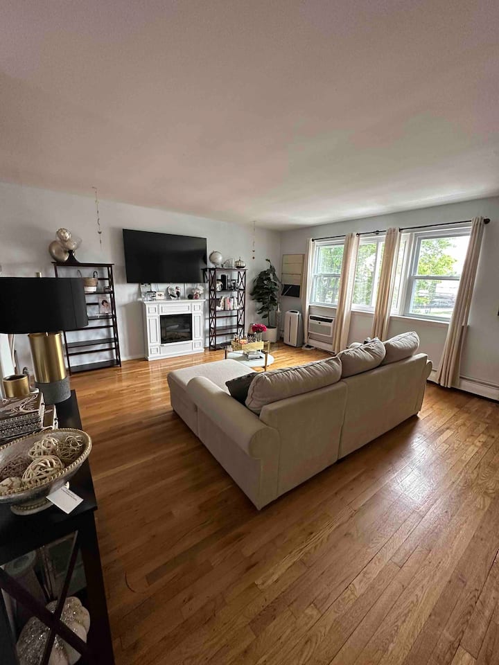 Lovely 2 Bedroom Condo In South Brooklyn - Glendale - Queens NY