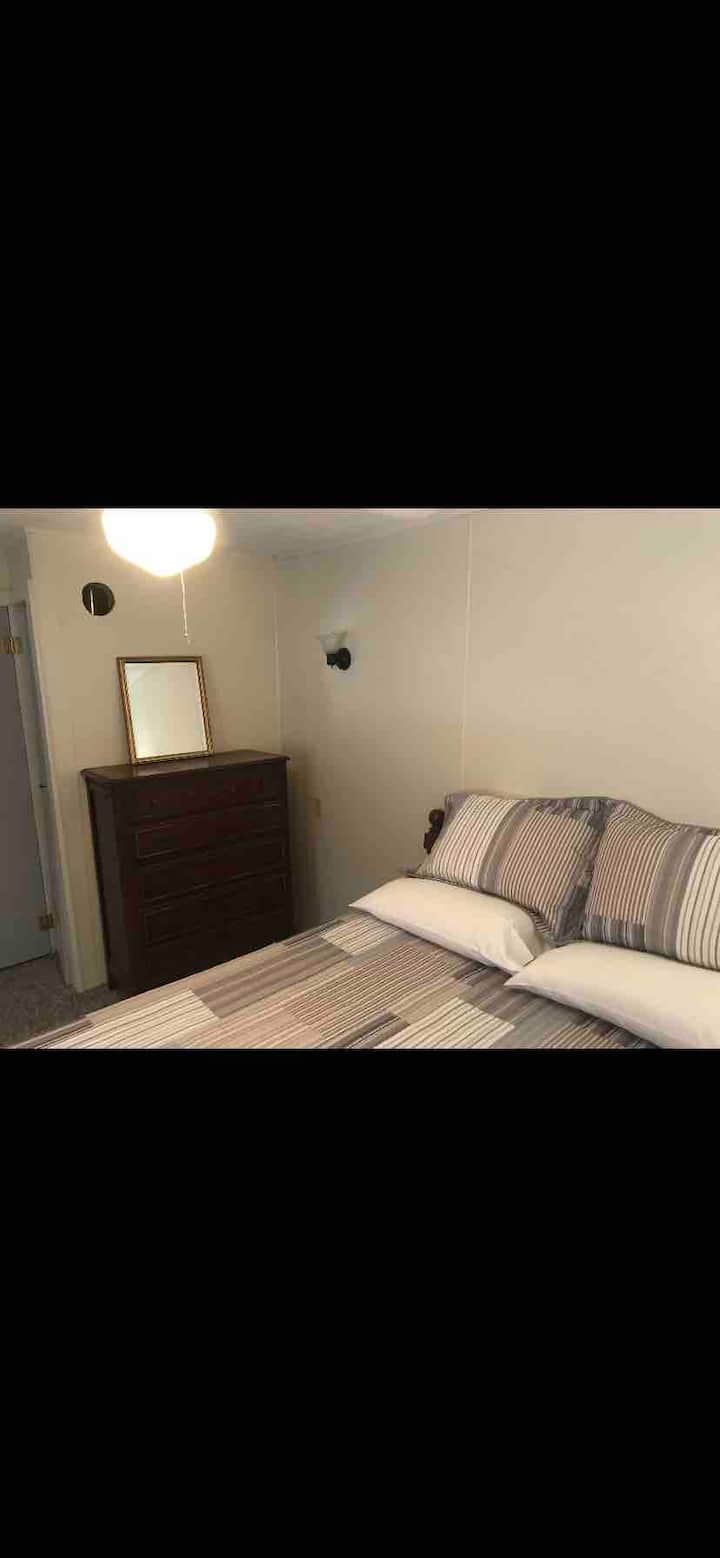 Cheerful 2-bedroom House With Extra Parking - Emerson Bay State Recreation Area, Milford