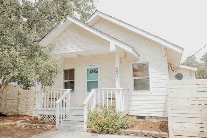Family/pet Friendly Home! Walk To Beach! New Deck! - Carolina Beach
