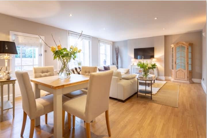 Boutique, Sophisticated Apartment - Cheltenham
