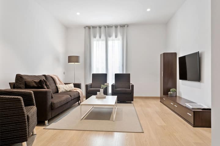 Modern And Centric 3 Bedroom Apartment - Barcelona