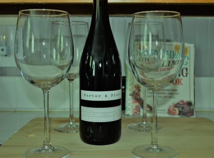 Historic 2nd Floor Apt With Full Kitchen , Wifi - Augusta, GA