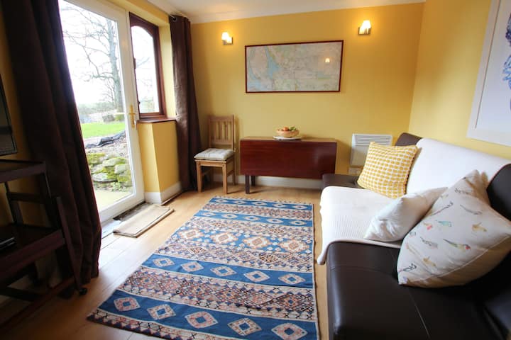 Secluded Rural Retreat Close To Hills & Cities - Stirling