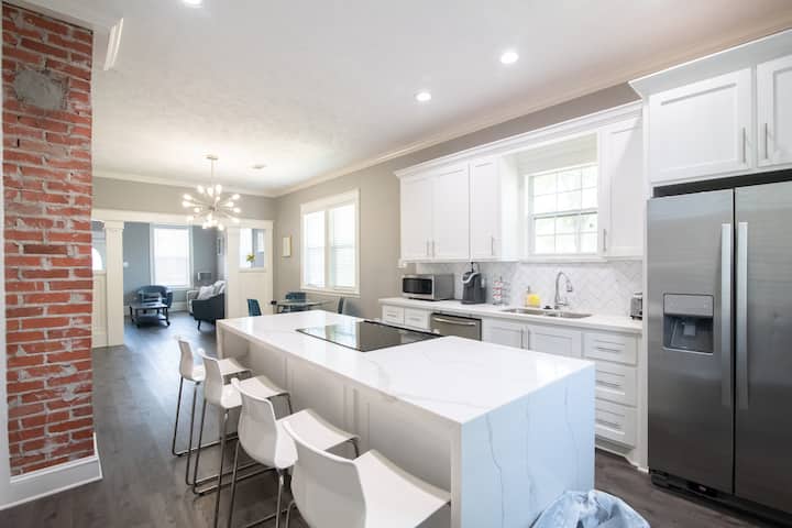 Modern Beach Bungalow- Walking Distance To Beach - Galveston, TX