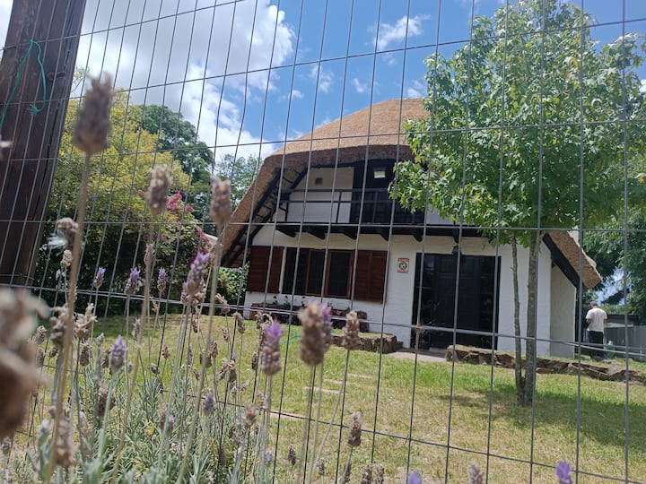 Cabaña A Una Cuadra De La Playa. - La Floresta