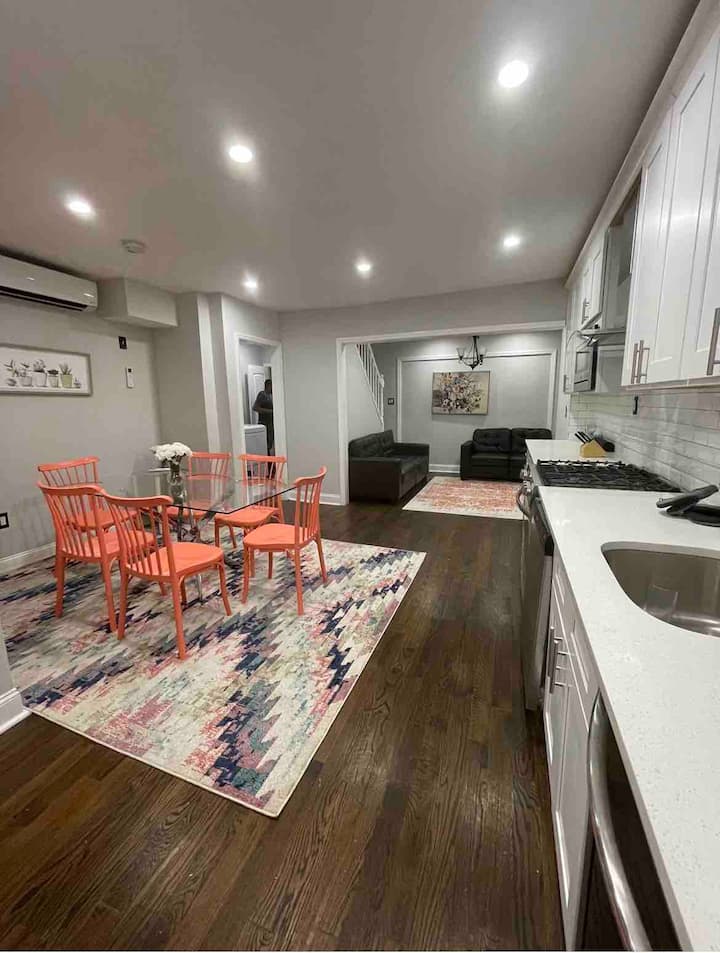Lovely Spacious Duplex Two Bedroom Apartment. - Long Island, NY