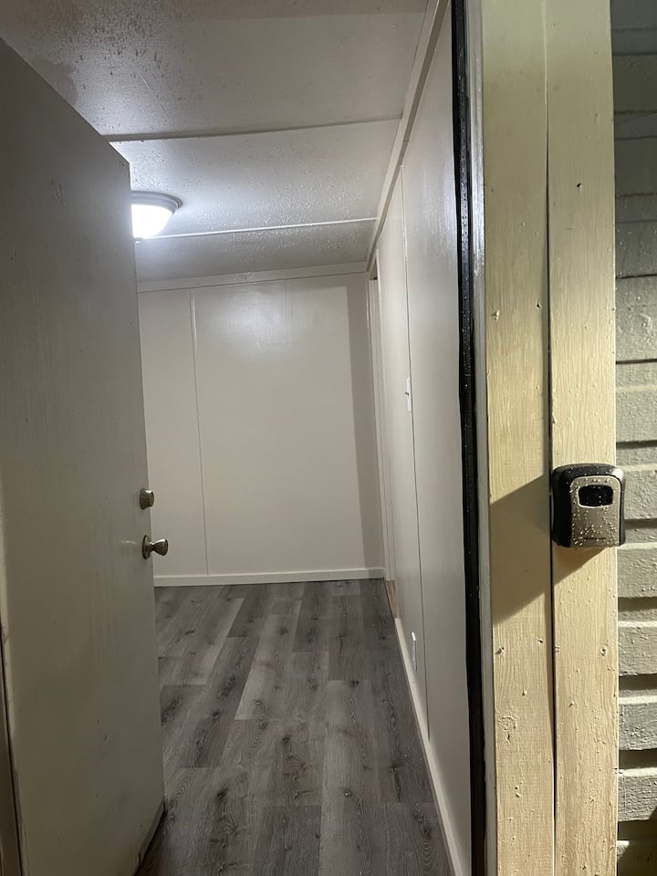 Guesthouse Attached To A House, Private Entrance - Sutton Lake, WV