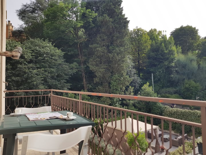 The Rose's Flat, 10 Min Walk Far From The Center! - Bologne