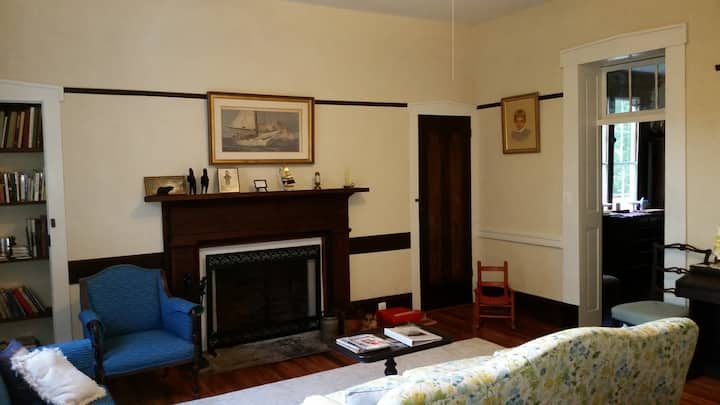 Annie's Room At Mountain Home - Front Royal, VA