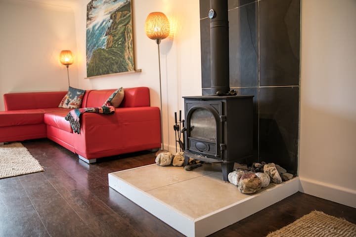 Kosel Mor. Bright And Spacious Holiday Home - Trevaunance Cove