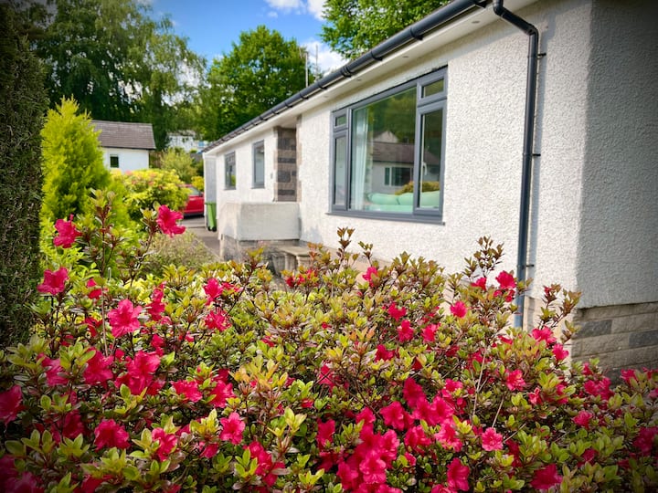 3-bedroom Bungalow, Central Location With Parking - Ambleside