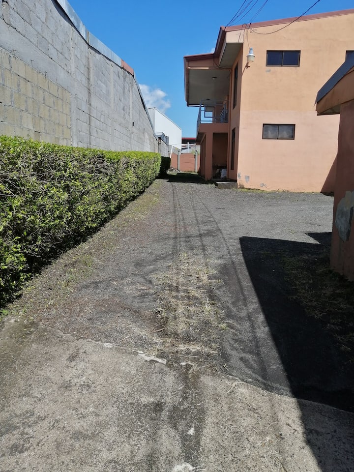 A 7 Minutos Del Aeropuerto, Seguro Y Tranquilo - Alajuela