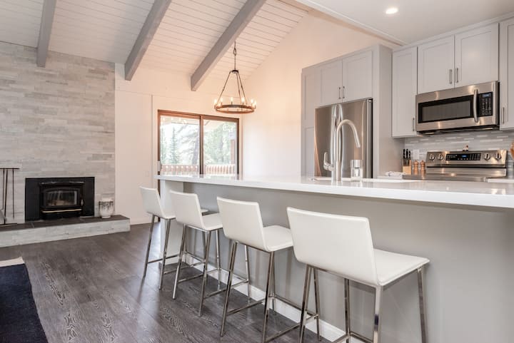 Gorgeous, Remodeled Condo Close To Slopes! - Mammoth Mountain, CA
