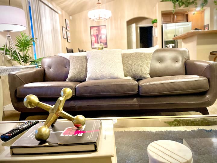 The Palm: Comfortably Luxurious Family Home - Meridian, ID