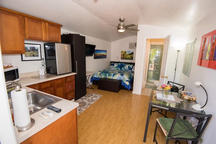 Studio Cottage: Very Private. - Grape Expectations, Richmond