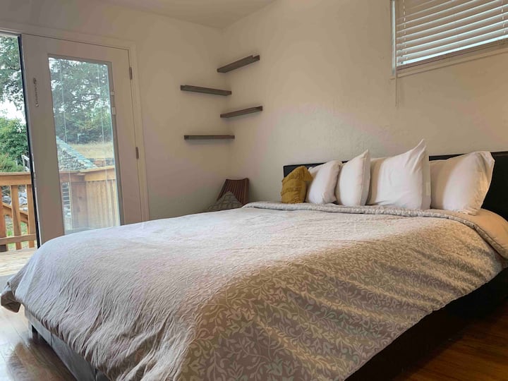 Nice Private Room With King Bed ,Separate Entrance - Redding, CA