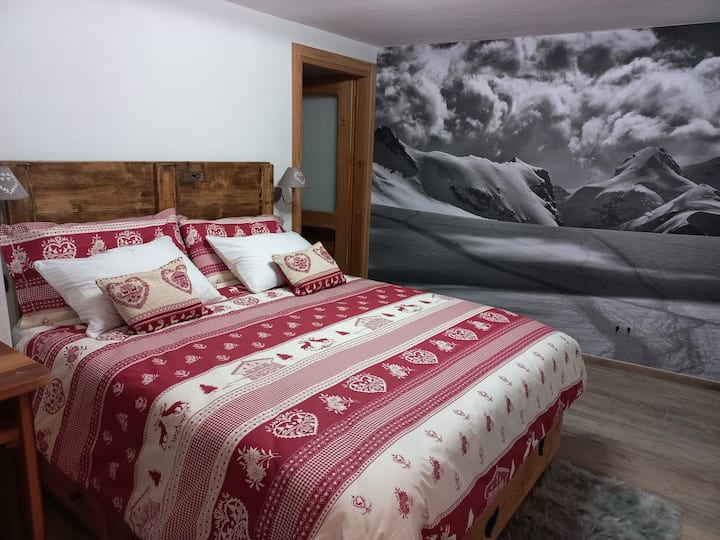 Romantica Camera Da Letto Con Bagno Privato - Valtournenche