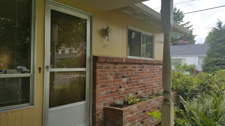 Super Clean Mid-century Next To Campus W/ Parking - Corvallis, OR