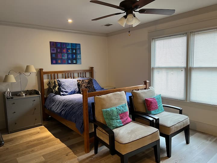 The Heights Private Garage Apartment - New Remodel - Houston, TX