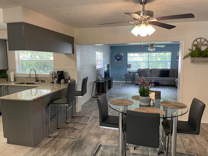 Spacious 3br/2ba Home • Quiet & Family-friendly - Tampa