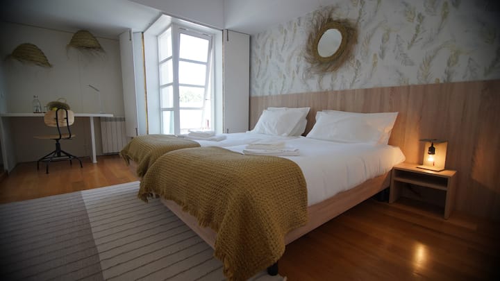 Quarto Duplo Com Casa De Banho Privativa Externa - Esposende
