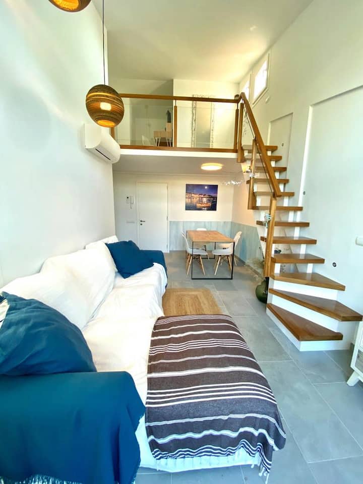 Apt. Dúplex Nuevo, Céntrico Con Parking Y Ascensor - Cadaqués