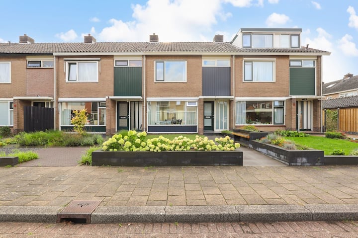 Apeldoorn, Ruime Eengezinswoning Met 5 Slaapkamers - Apeldoorn