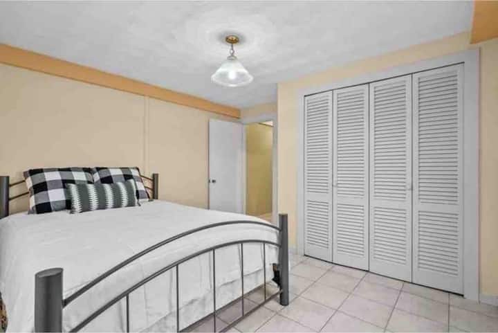 Full Privacy - Room With Private Bath & Kitchen - Belmont, MA