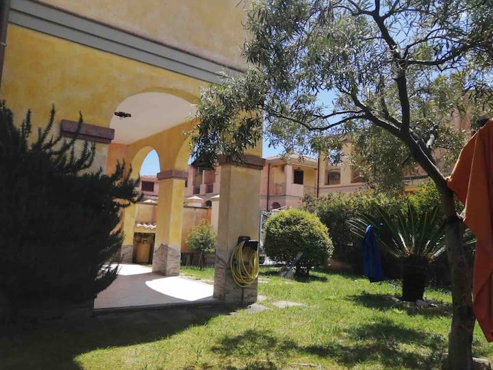 Casa Indipendente Ampio Giardino Posto Auto. - Villasimius