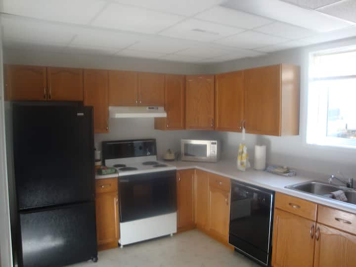 *Private Suite* W Full Kitchen, 4 Pce Bath - St. Albert