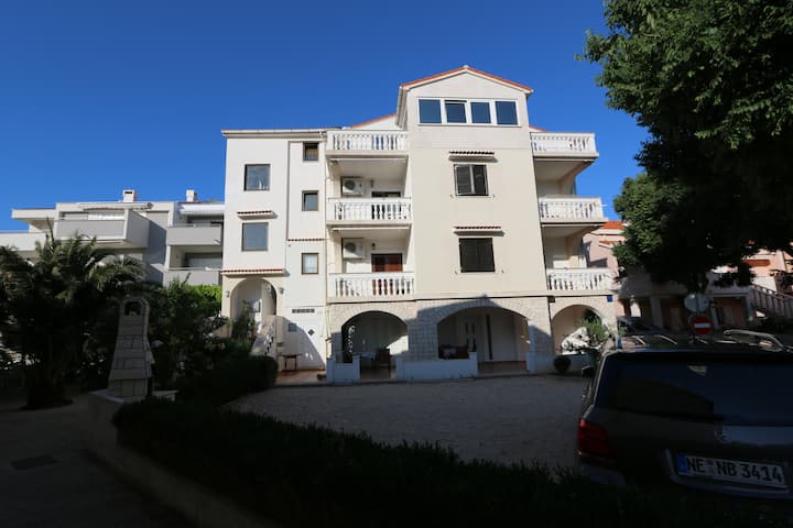 Apartmani Ticic Novalja "Dony" - Caska