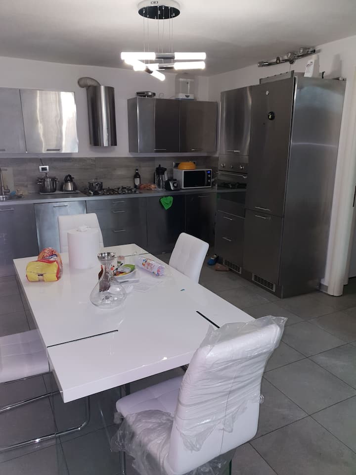 Casa 4 Livelli Giardino Privato Parcheggio Privato - Reggio Emilia