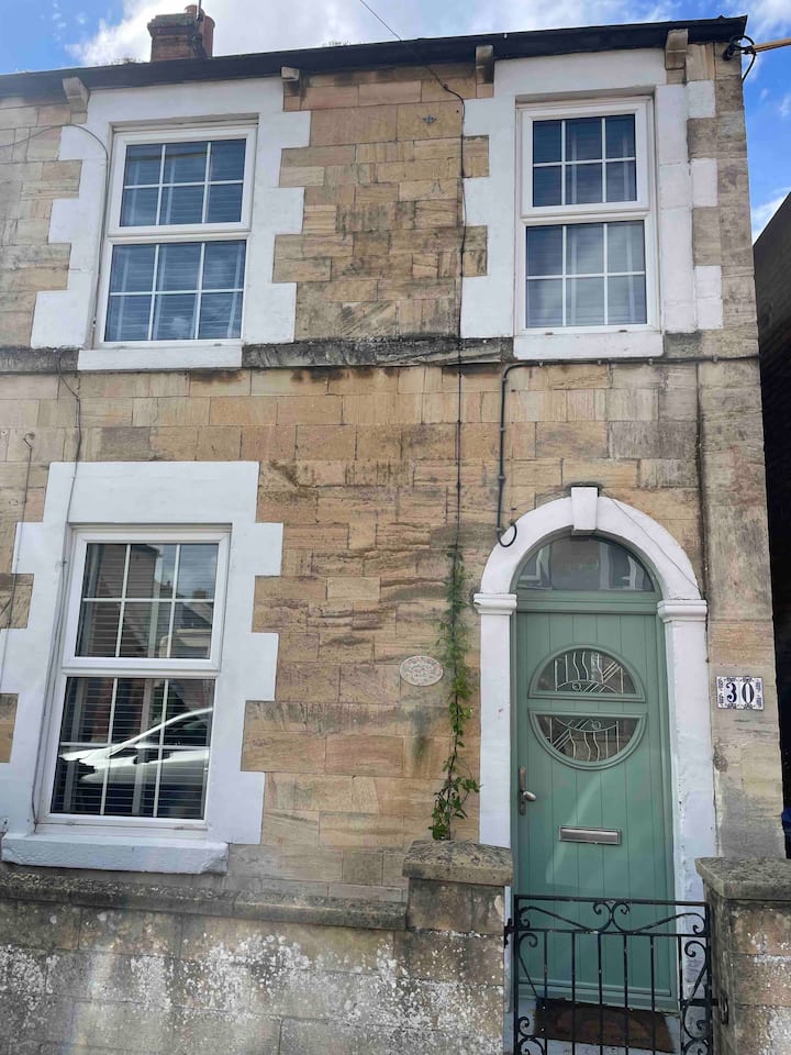 Pretty Character Cottage, Trowbridge - Warminster