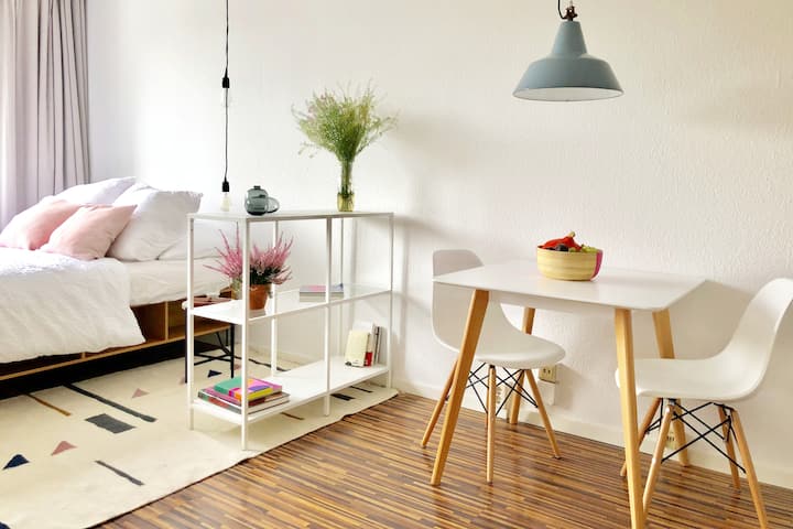 The Perfect Studio Apartment On Hackescher Markt - Berlijn