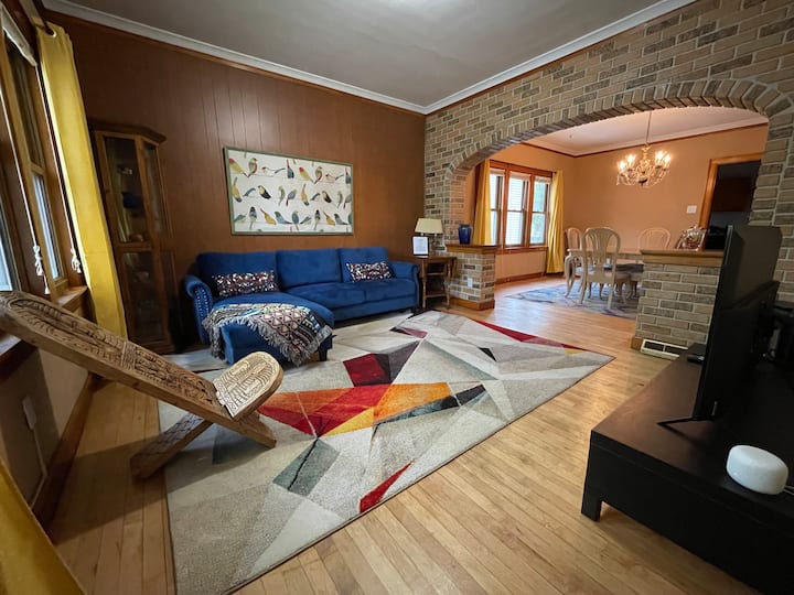 Bay View Home Away From Home - Milwaukee, WI