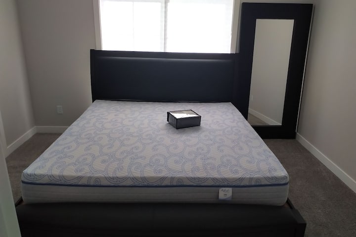 1 Bedroom With Access To Gym And Patio - Airdrie