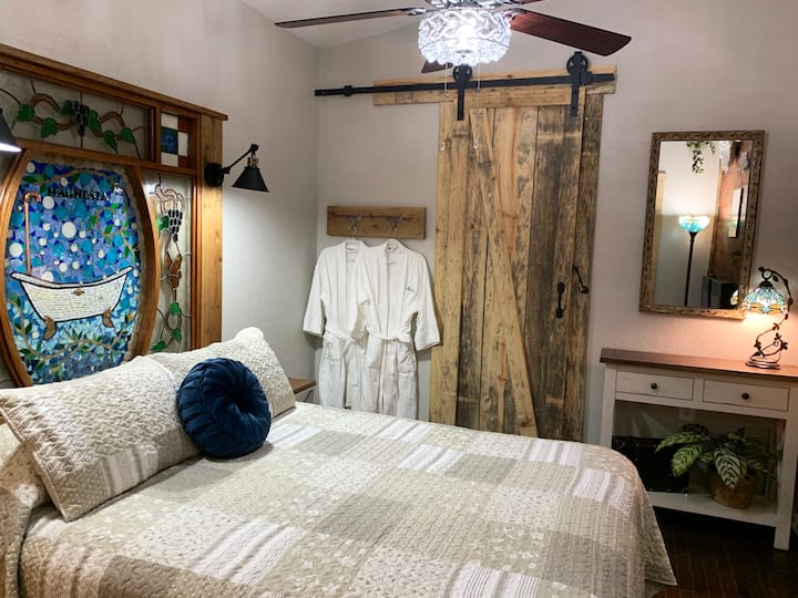 Honeymoon Hideaway At Fox Pass Cabins - Hot Springs, AR