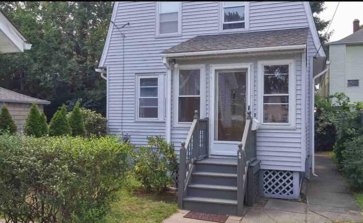 Entire House! Perfect For Families Or Longer Stays - Providence, RI