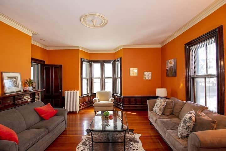 (2bd) Renovated+historic Prospect Hill W/parking - Cambridge, MA
