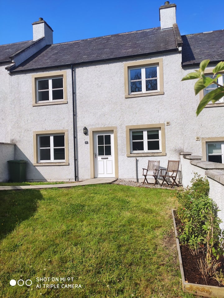 Cosy 2 Bed Cottage,
 2 Mins Walk To Forests & Sea - Scotland