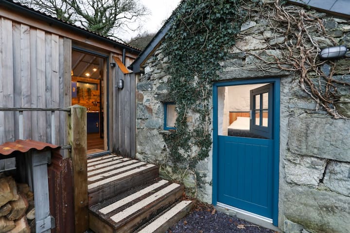 Y Caban 1 Bedroom Cosy And Unique Cabin Stay - Snowdonia National Park