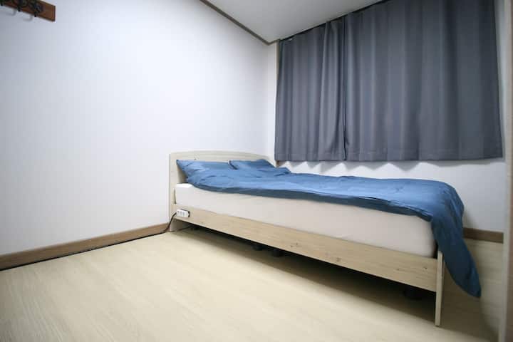 제주 함덕 커플룸B 욕실있는 개인실+공용주방 (넷플릭스, 유튜브, 게임기, Led 마스크) - Incheon