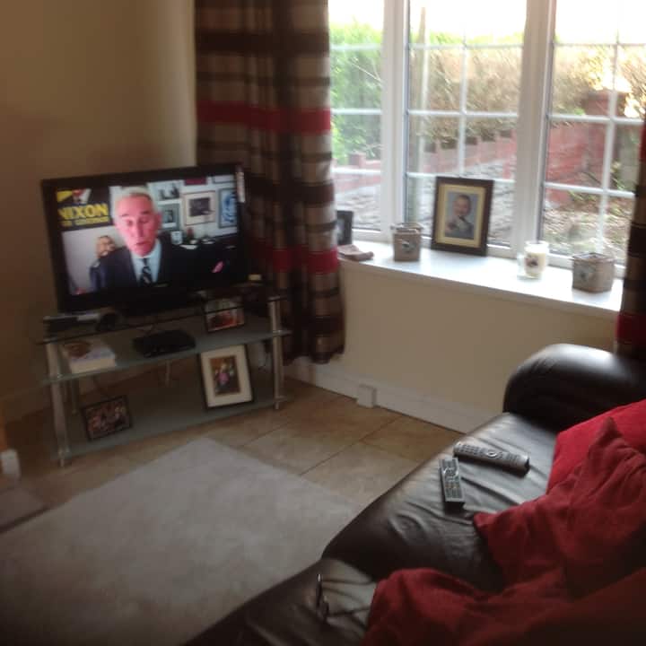 3 Bed House, 15 Minutes Away From City Centre - Cardiff