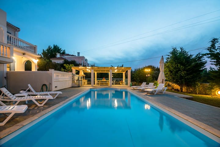 Awesome Beach Side Villa With Private Pool! - Кефалиния