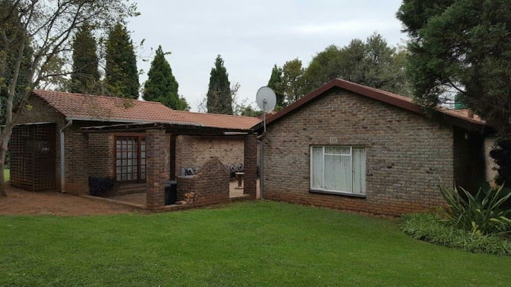 Patrys Paradys Farmhouse With Garden - Magaliesburg