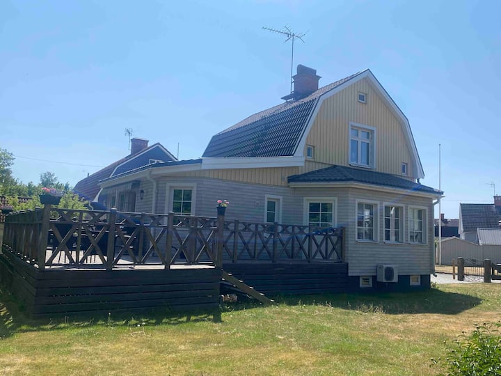 Villa Med Härlig Uteplats Och Närhet Till Allt. - Vimmerby