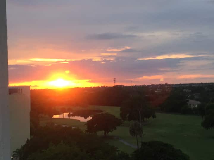 One-bedroom. Penthouse Balcony For Rent - Margate, FL