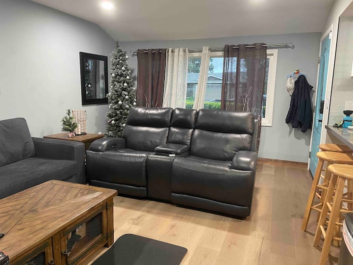 Cozy Tv Room Close To Downtown - San Jose, CA