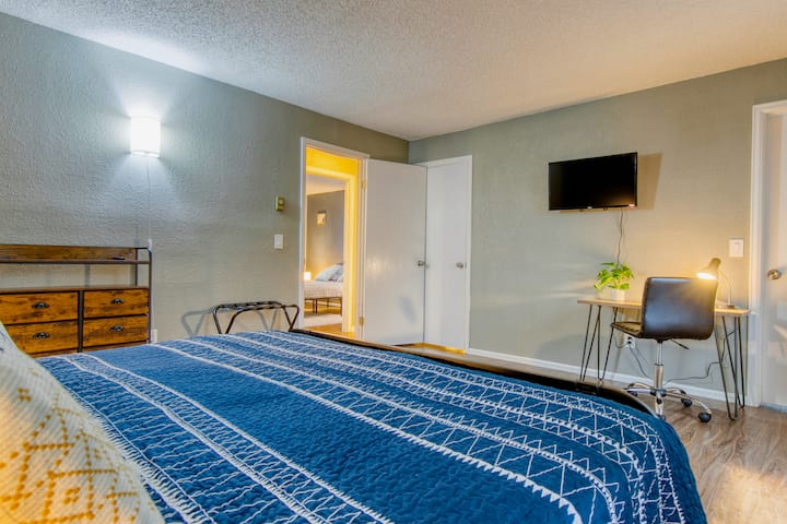 3 Bdrm W/ King Bed, 1 Car Garage - Aurora, CO