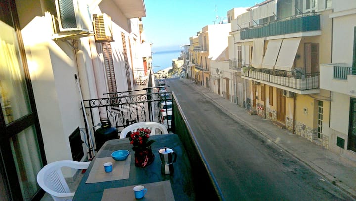 Open Space Con Balcone - Terrasini